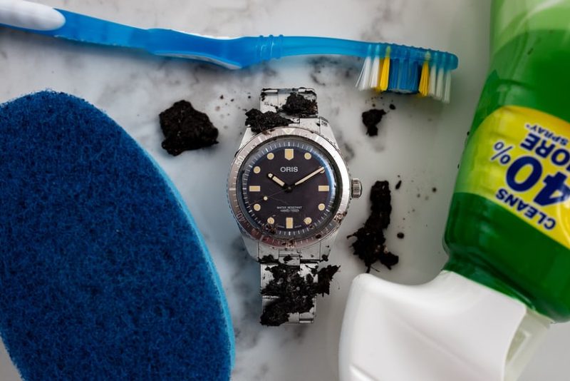 Begini Cara Membersihkan Jam Tangan Karet Paling Efektif