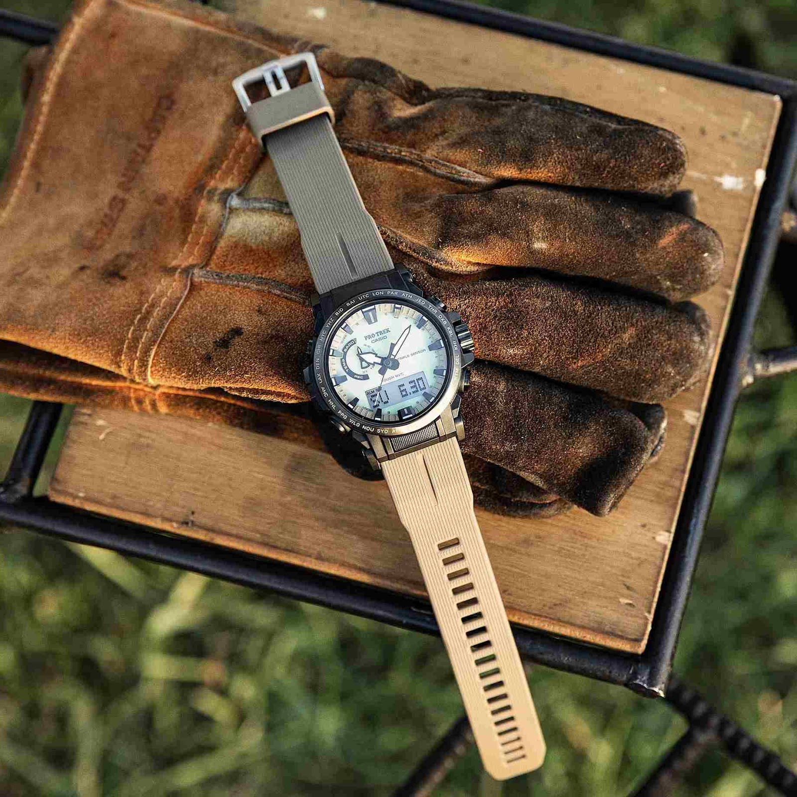 Dial Casio Pro Trek PRW-61LD-5 Menyala di Gelap - Blog Jamtangan.com