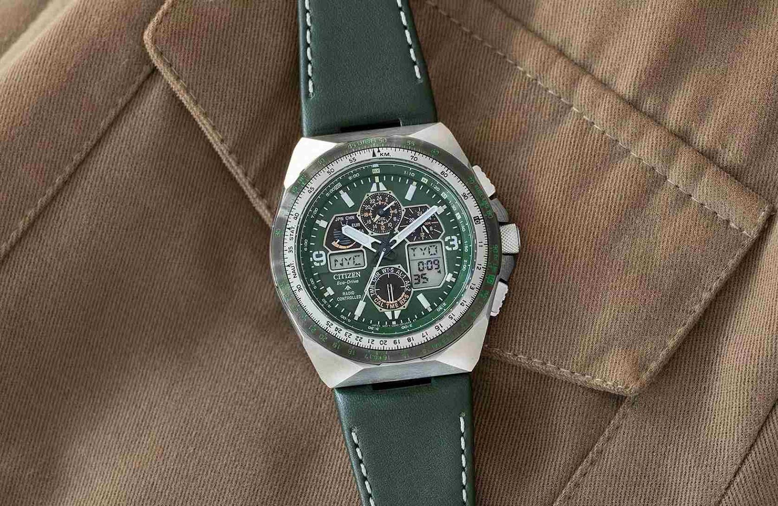 Citizen Promaster Skyhawk, Pilot's Watch dengan Kalibrasi Jam Atom ...