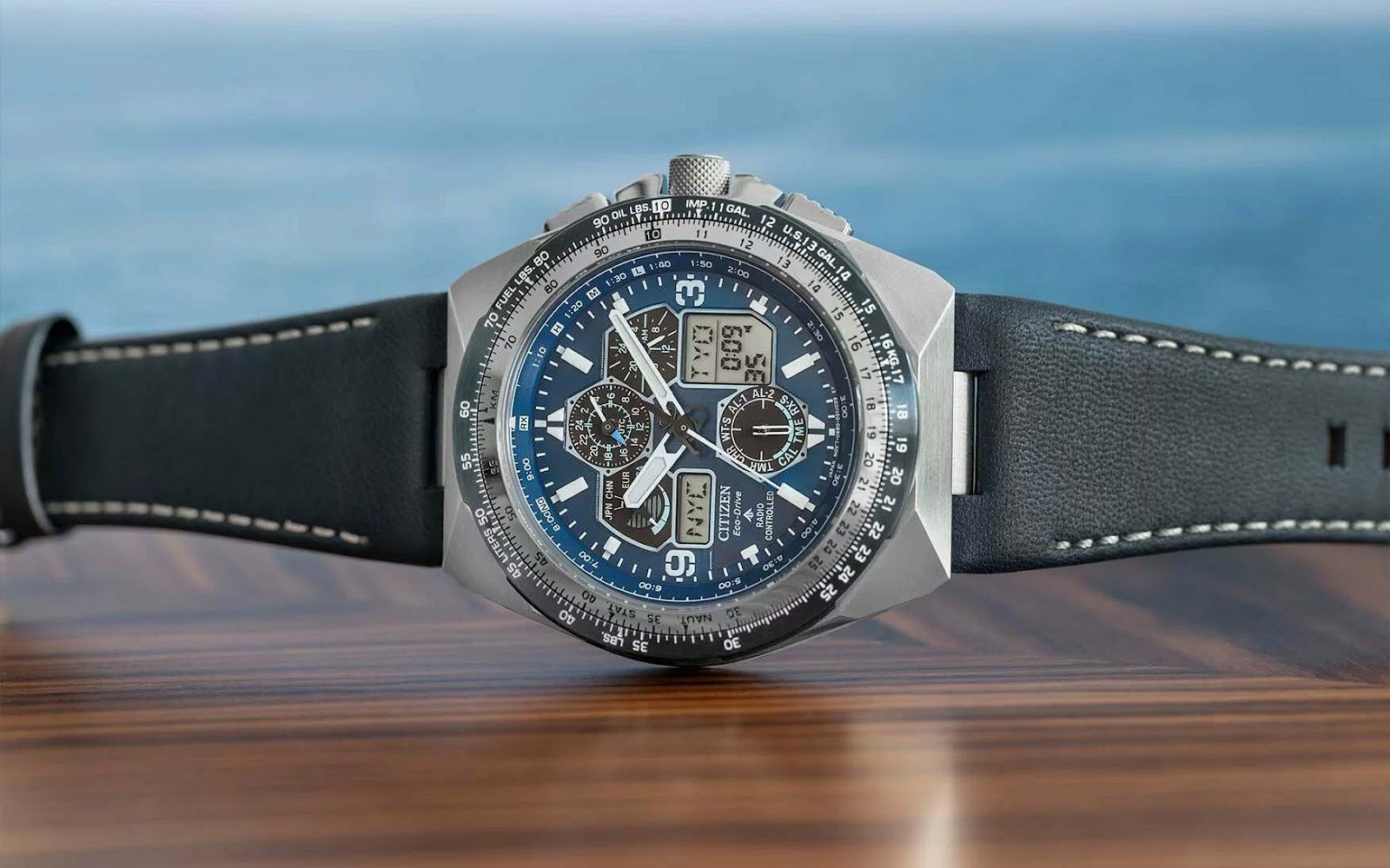 Citizen Promaster Skyhawk, Pilot's Watch dengan Kalibrasi Jam Atom ...